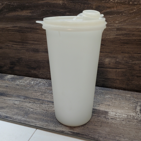 Tupperware | Kitchen | Vintage Tupperware 2611 Beveragestorage ...